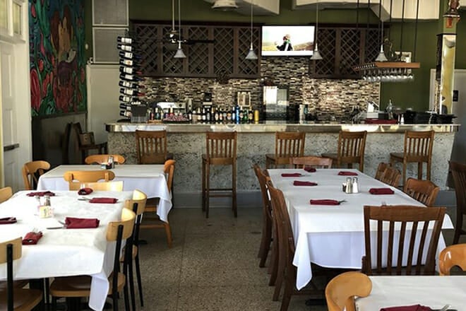 El Puerto Restaurant & Grill