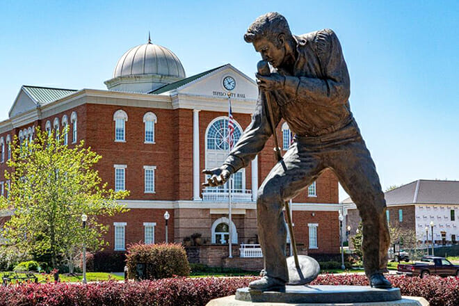 Elvis Presley Homecoming Statue
