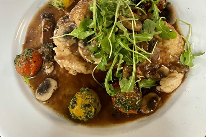 Englewoods On Dearborn Restaurant & Bar