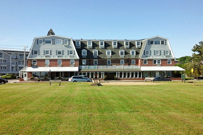 Newport Beach Hotel & Suites