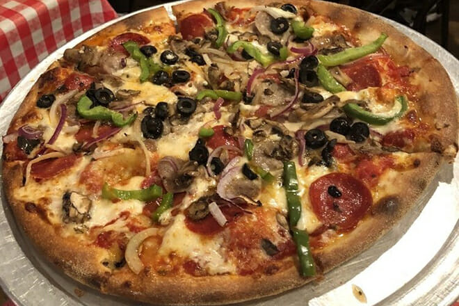 Sal&rsquo;s Neighborhood Pizzeria