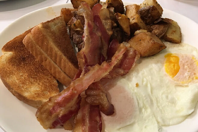 The Starving Artist at Day&rsquo;s