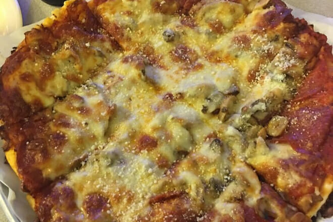 Bianchi&rsquo;s Hilltop Lounge & Restaurant