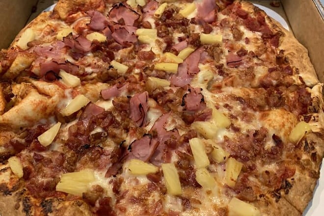 Chris&rsquo; Pizza Village