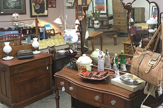 yarbro&rsquo;s antique mall