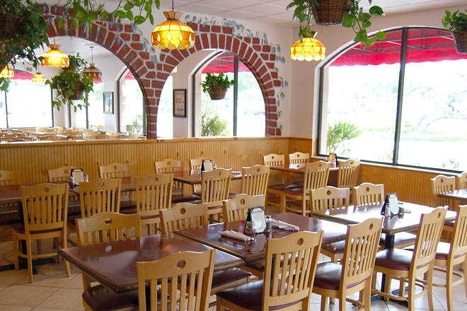 Demetrios' Restaurant & Pizza