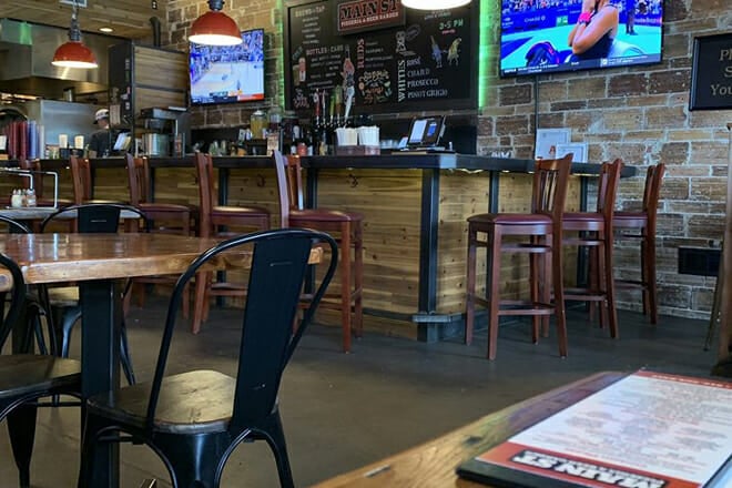 Main St. Pizzeria & Beer Garden