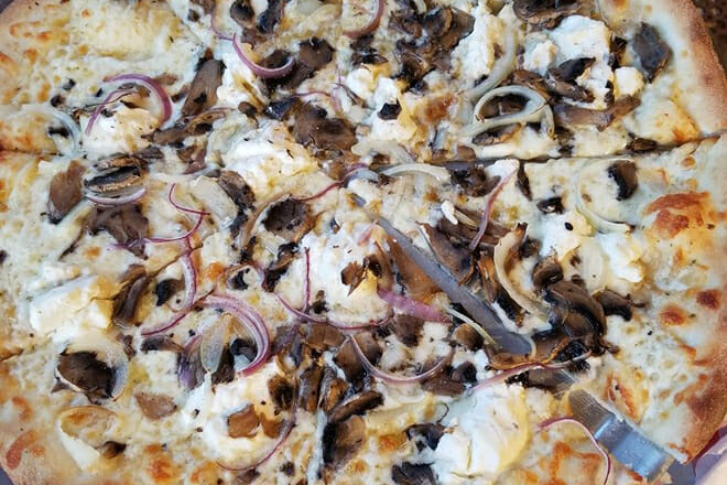 Sal&rsquo;s Neighborhood Pizzeria