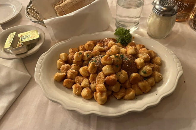 Angeloni's II Restaurant & Lounge