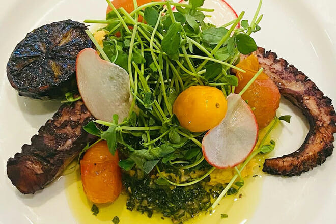 Boatyard Bar & Grill