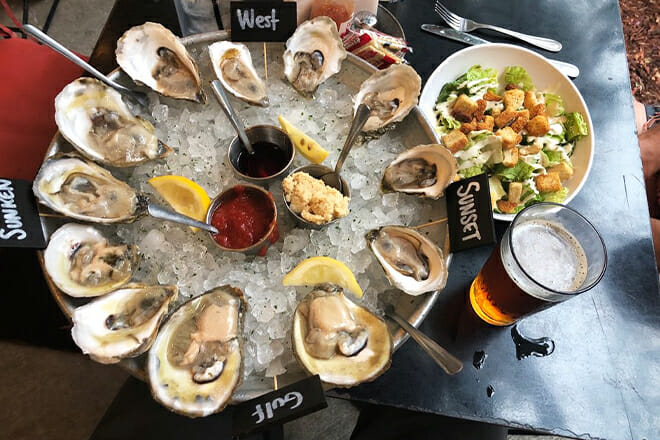 On The Bend Oyster Bar & Lounge