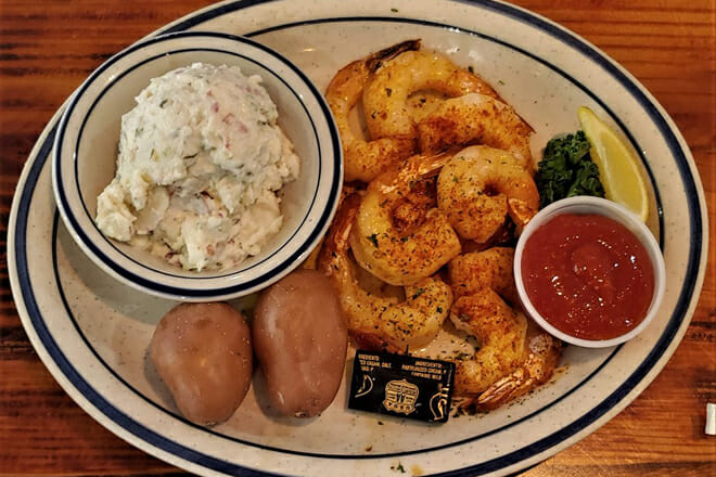 Rudee’s Restaurant & Cabana Bar