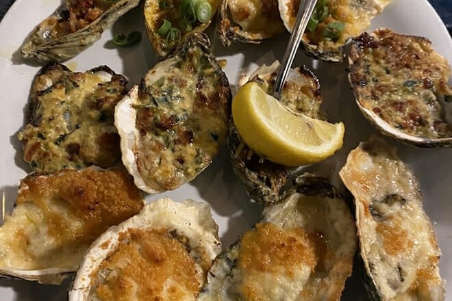 Salty's Island Bar & Grille