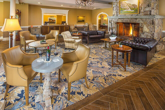 White Mountain Hotel & Resort