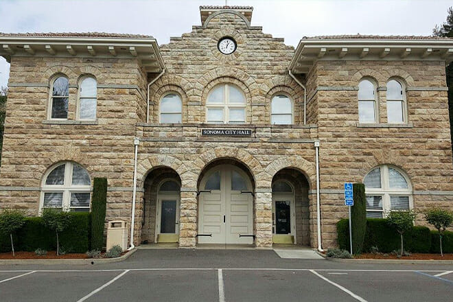 Sonoma Walking Food, Wine & History Tour