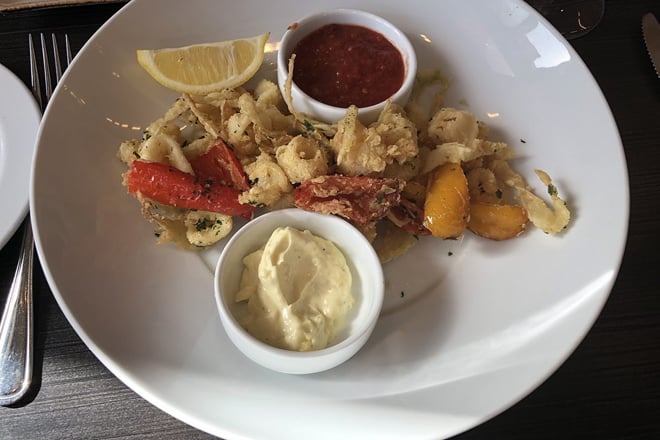 CR&Uacute; Food & Wine Bar