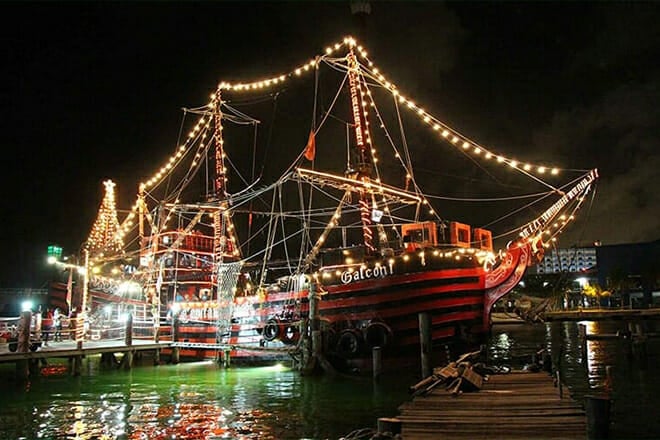 captain hook pirate dinner cruise