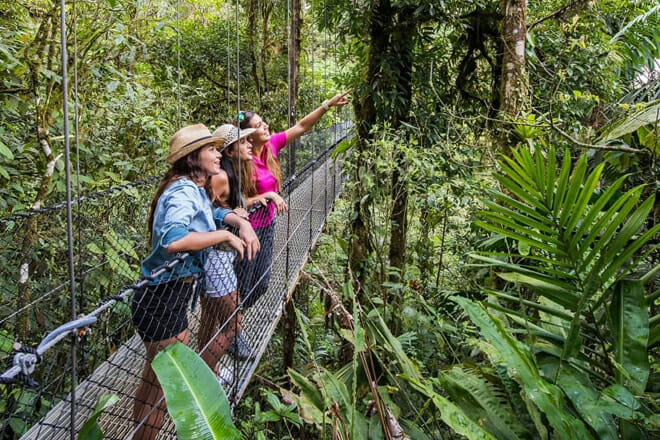 bringing cash to costa rica