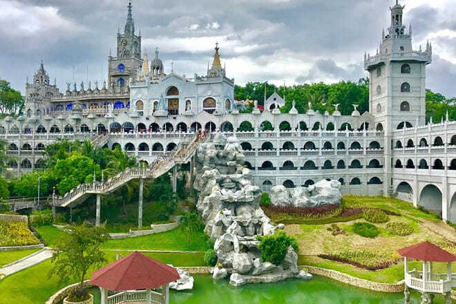 Etiquette: Philippines Greetings and Communication