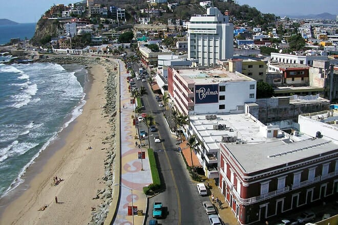 Hand Gestures: Mexico Quick Guide for Travelers
