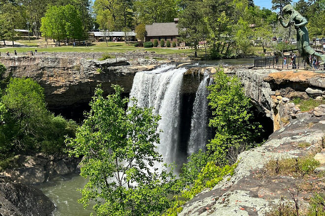 Noccalula Falls Park
