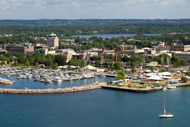 Understanding the resort cities in the Midwest