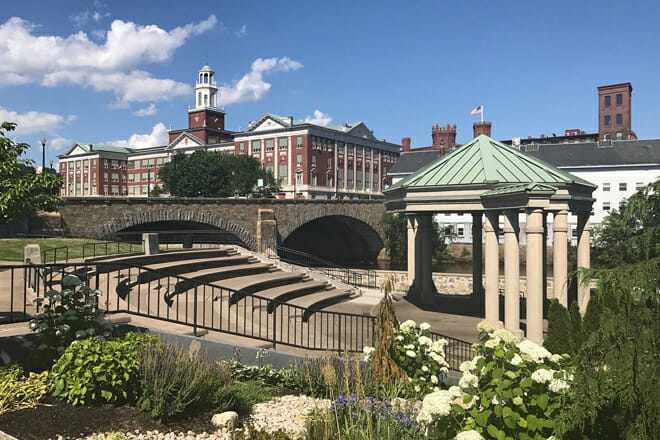 What is the Best Time of Year to Visit Rhode Island: Ideal Season