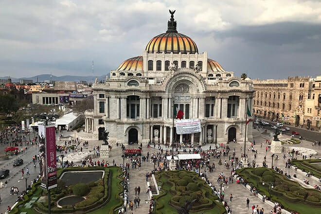 Cultural Context of Public Displays of Affection in Mexico