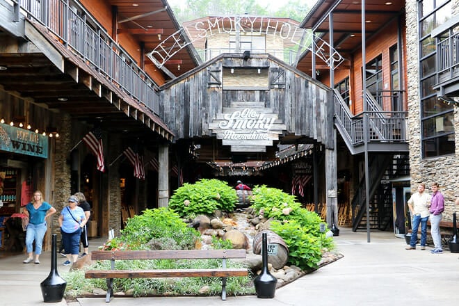 ole smoky moonshine the barn