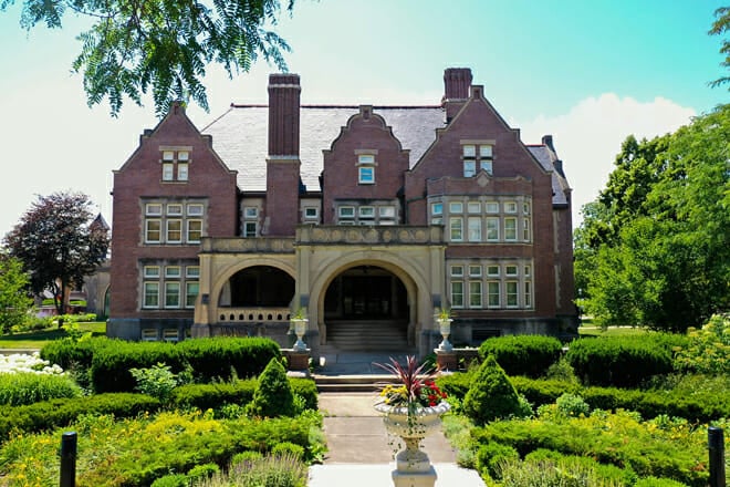 Oshkosh Public Museum