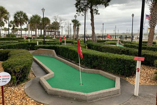 Ripley&rsquo;s Bayfront Mini Golf
