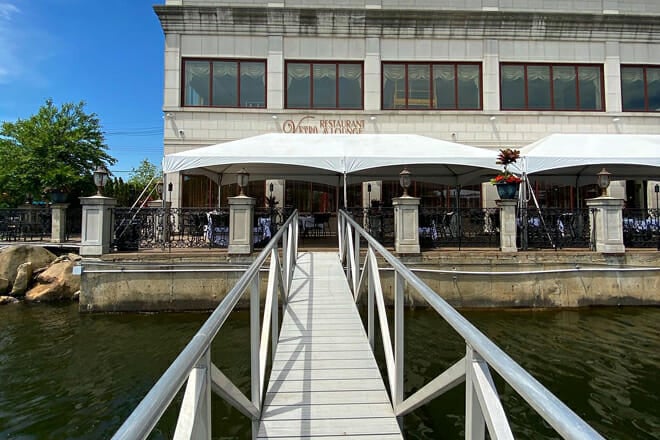 Vetro Restaurant & Lounge