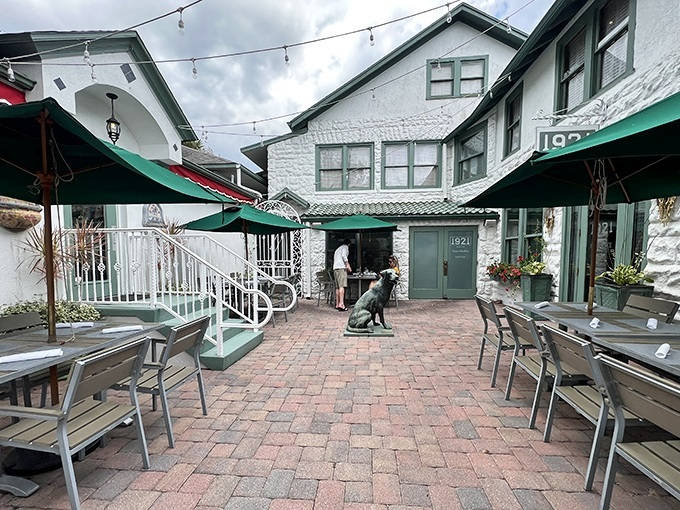 Al fresco dining in the courtyard offers a breath of fresh air &ndash; complete with Florida sunshine filtering through the trees.