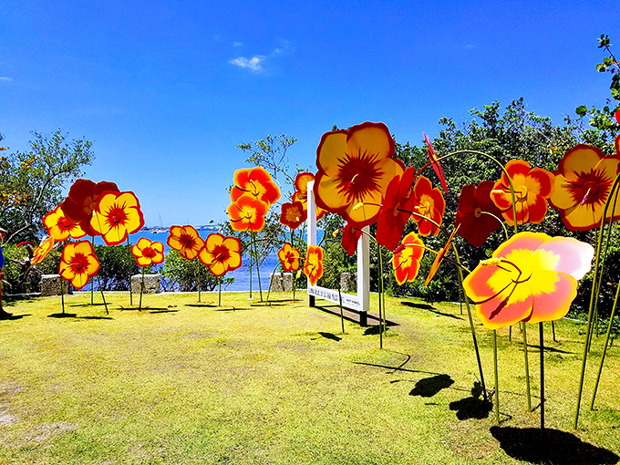 Art meets nature with these vibrant flower sculptures. Like a garden that never needs watering&mdash;the dream of every well-intentioned plant parent.