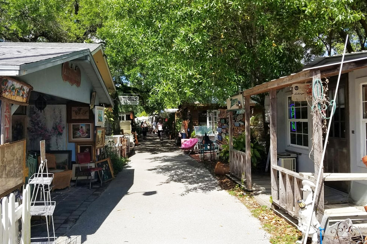 A line of shops in Renninger's Vintage Center