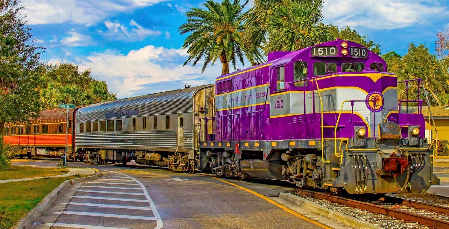 A magnificent shot of the the golden triangle train.