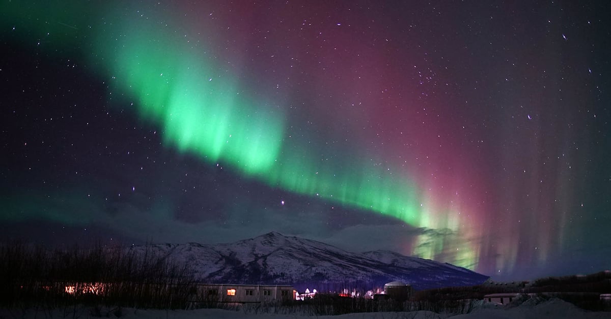 a shot of northern lights in coldfoot