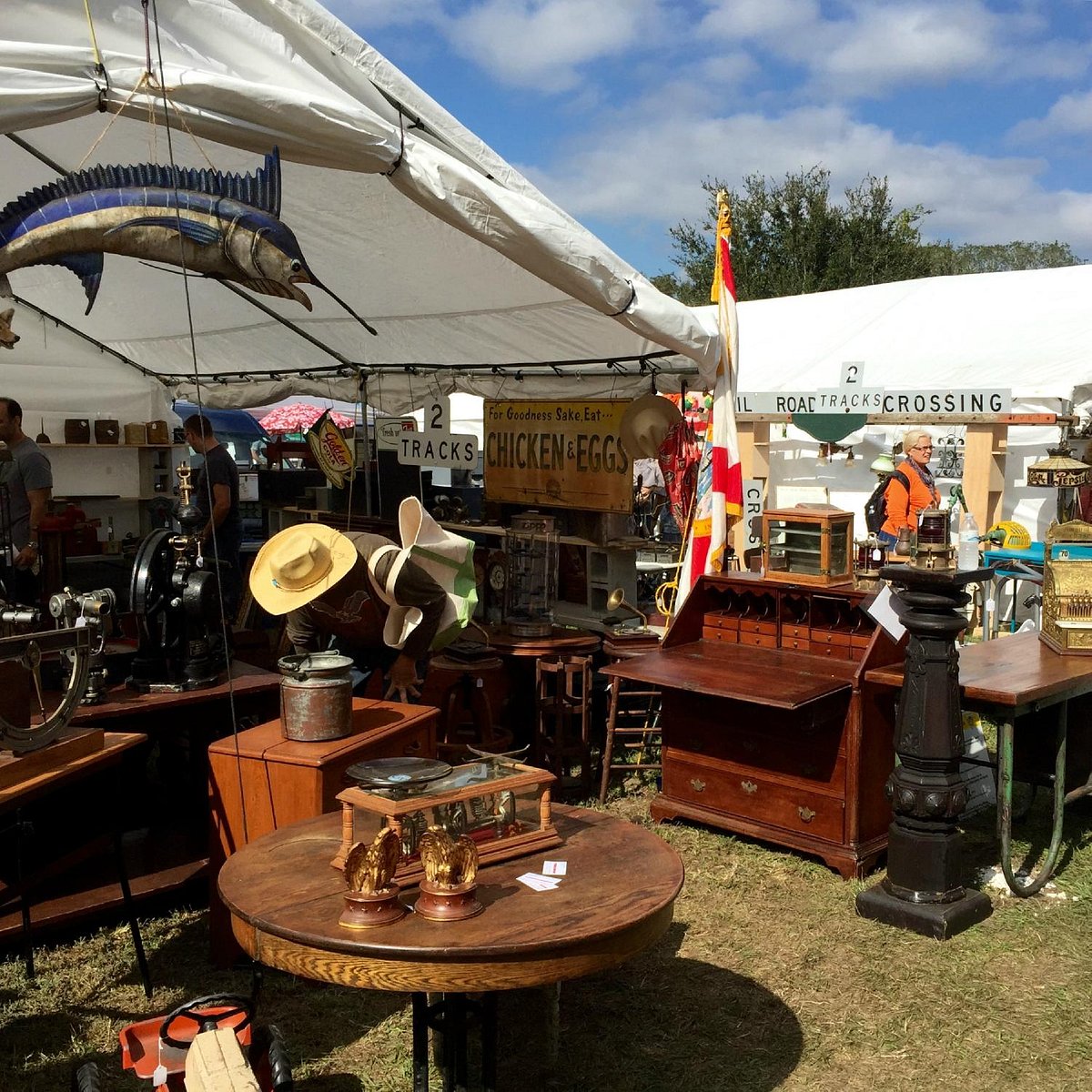 A treasure hunt for good finds at the market