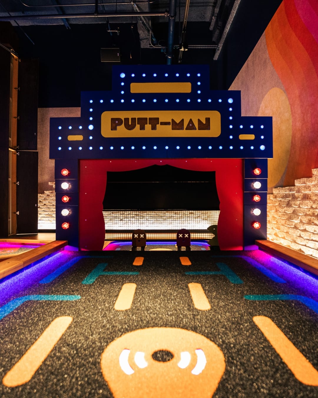 A unique indoor golf experience.