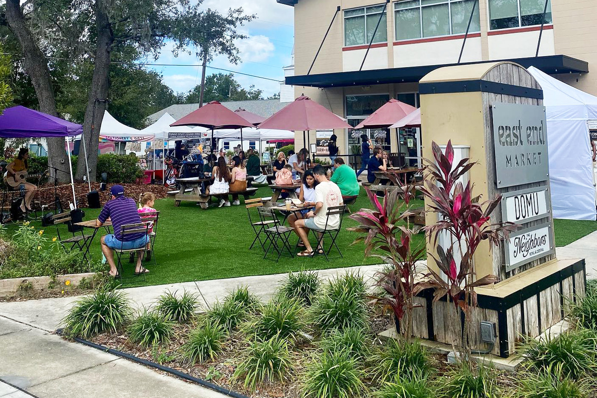 An outdoor dining area in the market