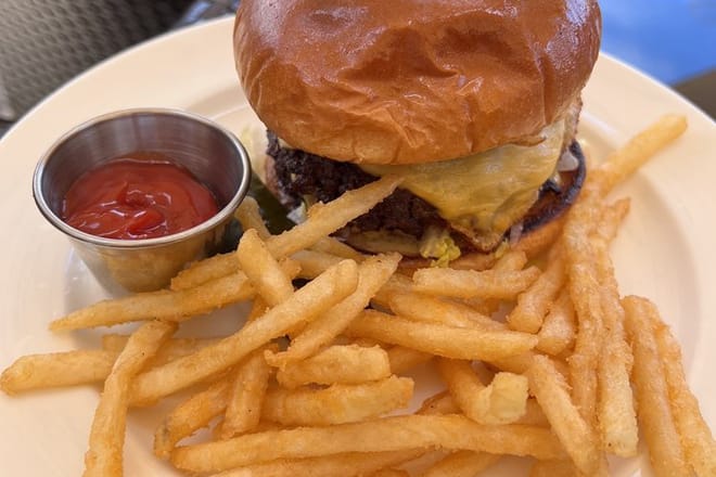 Azul Restaurant & Lounge