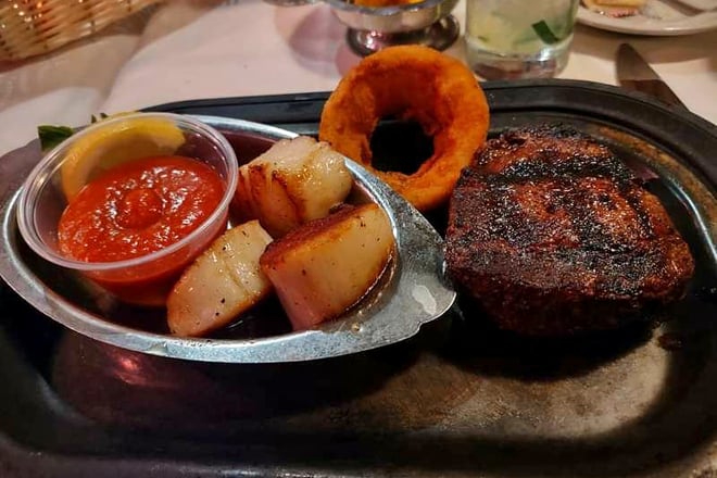 Beef 'N Bottle Steakhouse