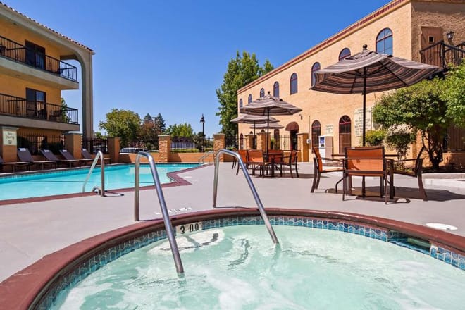 Best Western Plus Heritage Inn