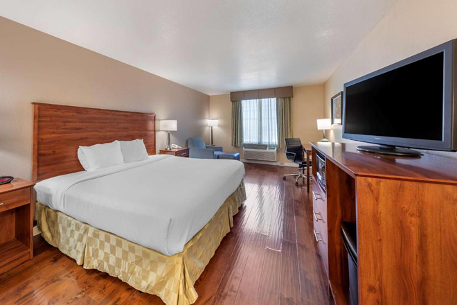 Best Western Plus John Hay Inn & Suites
