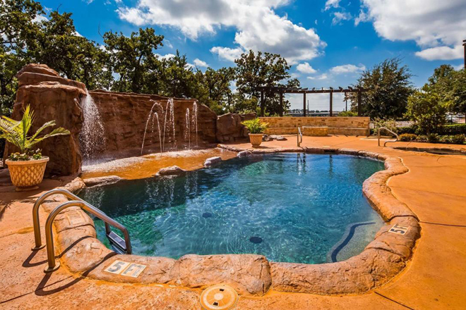 Best Western Premier Crown Chase Inn & Suites