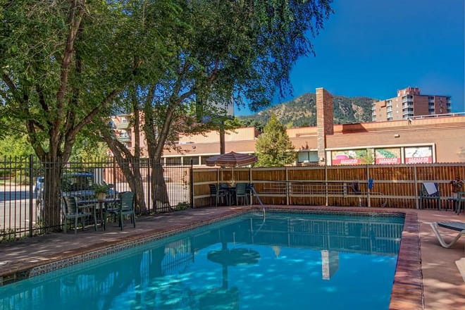 Boulder University Inn