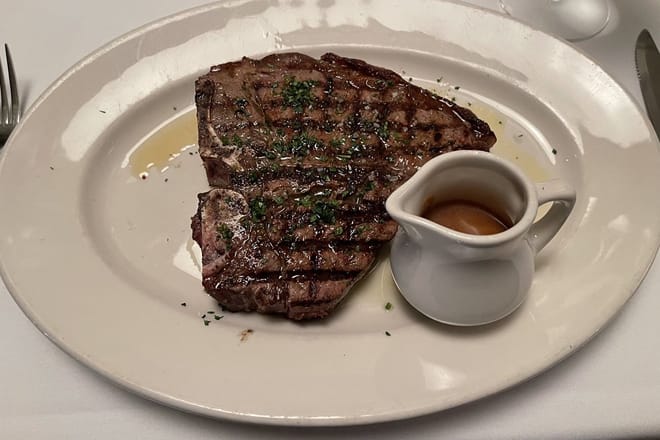 Broadway 10 Bar & Chophouse