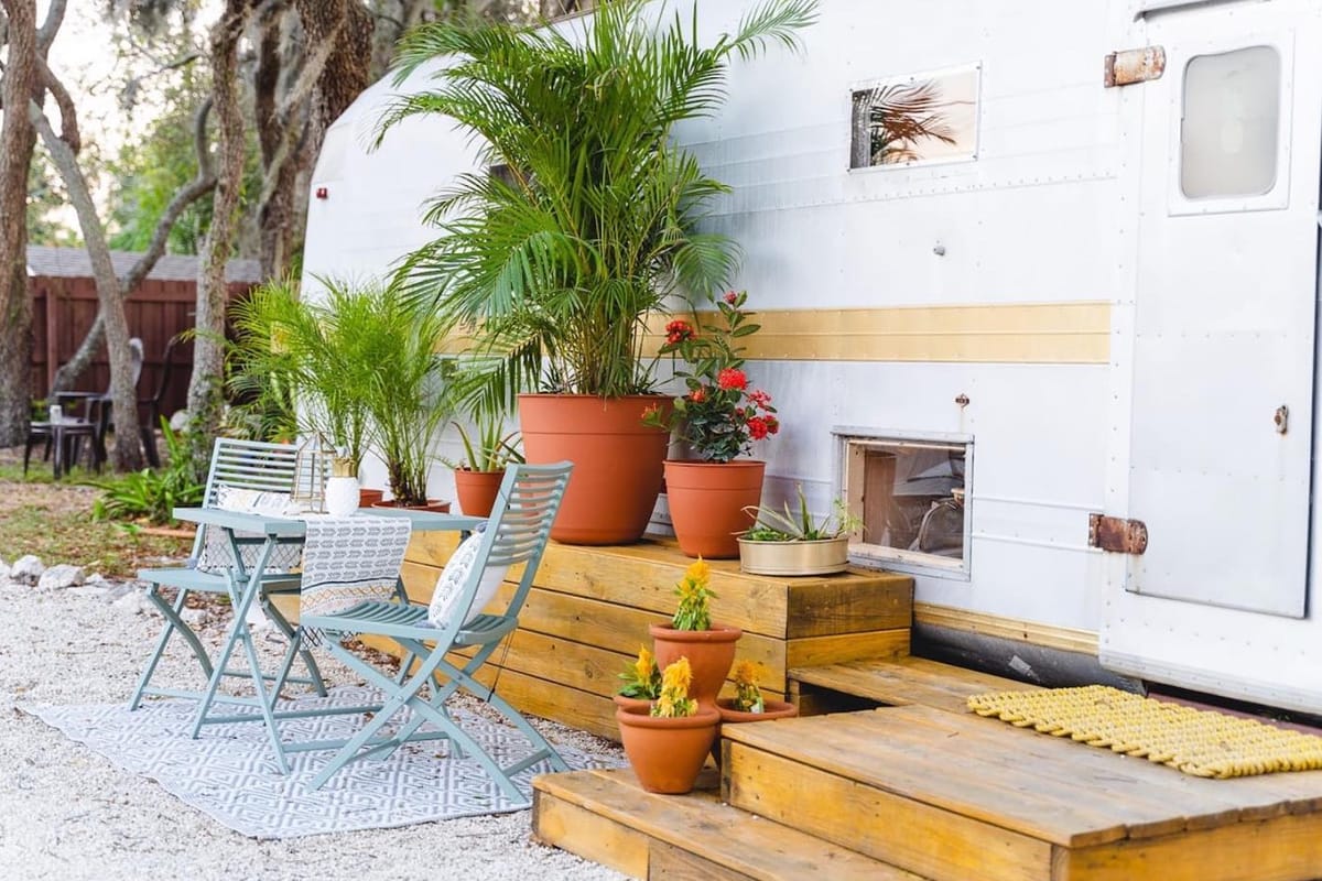 Chairs and table outside the airbnb..