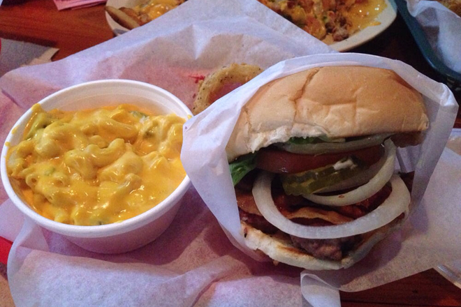 Christian's Tailgate Bar & Grill