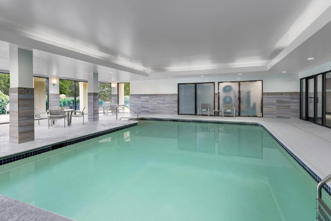 Courtyard by Marriott Manchester - Boston Regional Airport